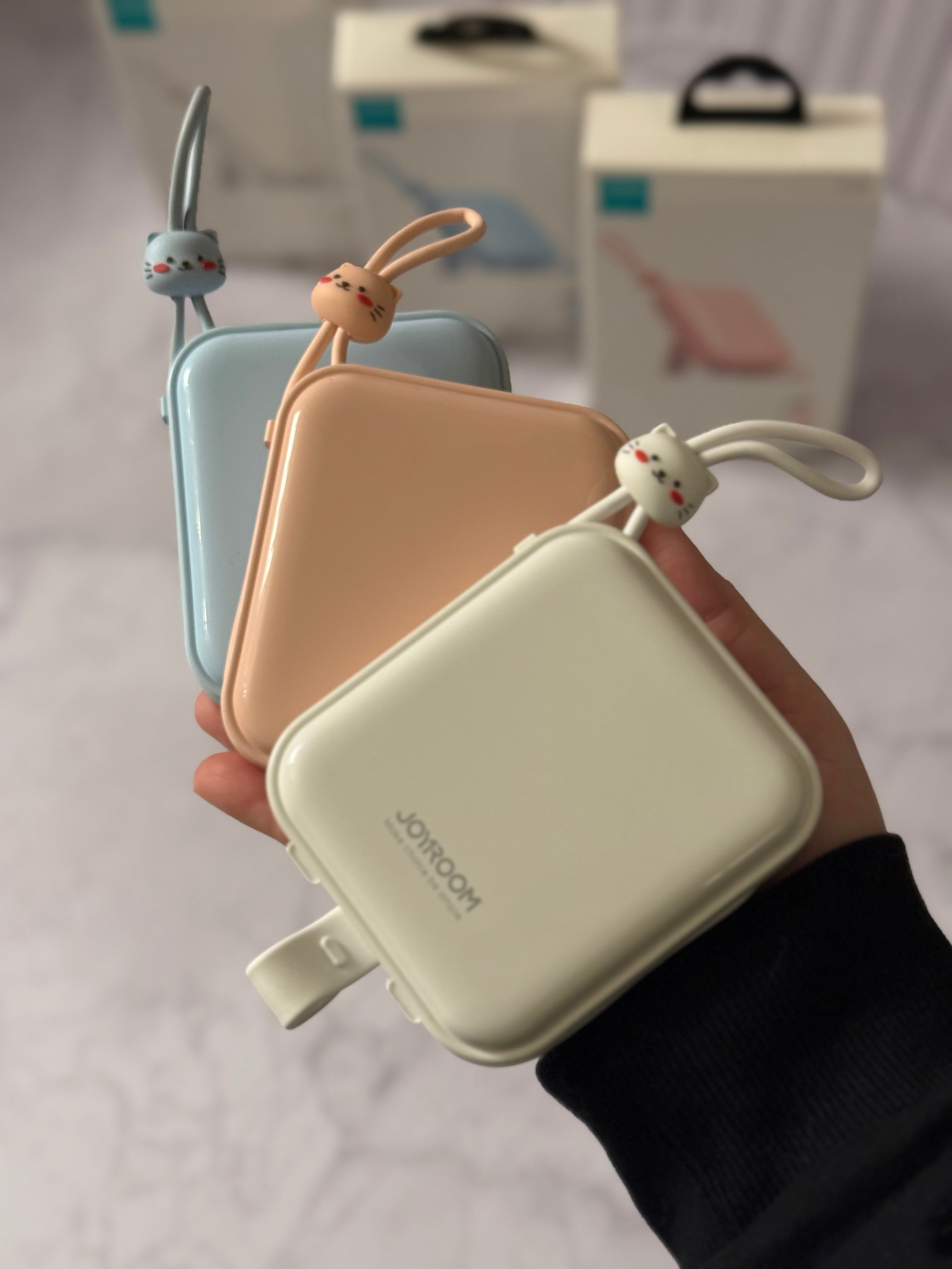 JOYROOM JR-L008 22.5W Fast Charging Power Bank – Covers corner